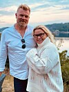 På klassebildet lener Eirik seg bort fra Tina – 40 år senere skjer det ...